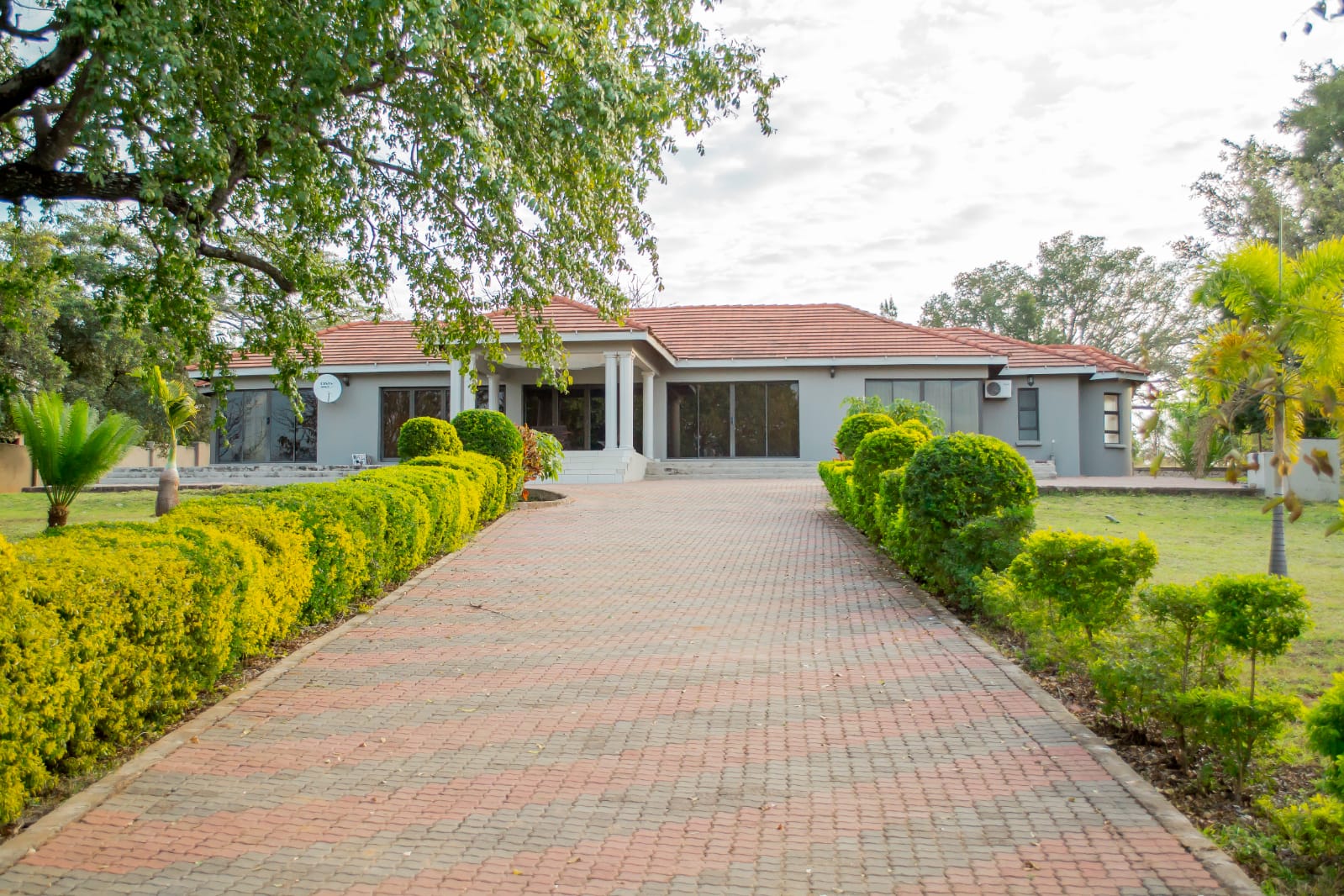 Welcome to Nandoni Damside Manor